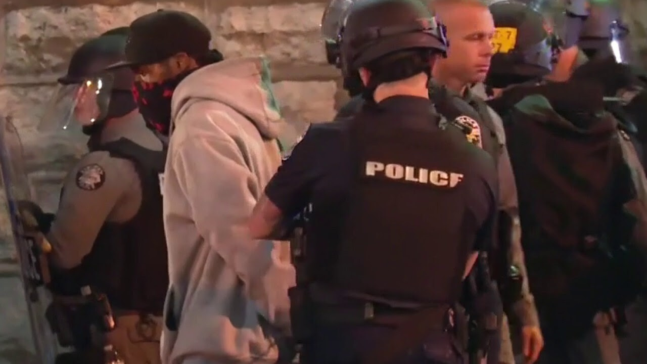 Los Marginados Louisville Police Officers Shot Amid Breonna Taylor